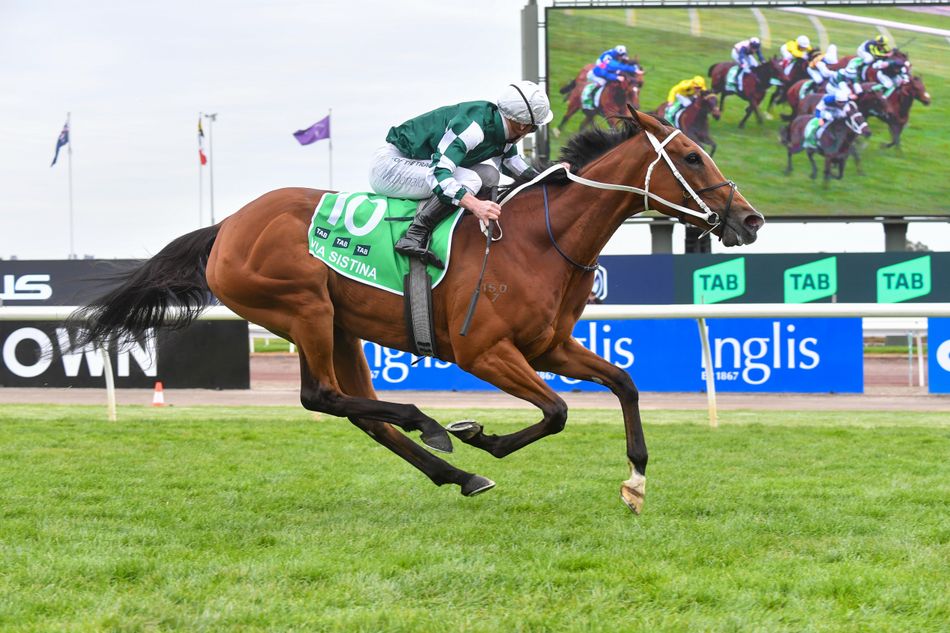 Via Sistina dazzles again as former British star continues her ...
