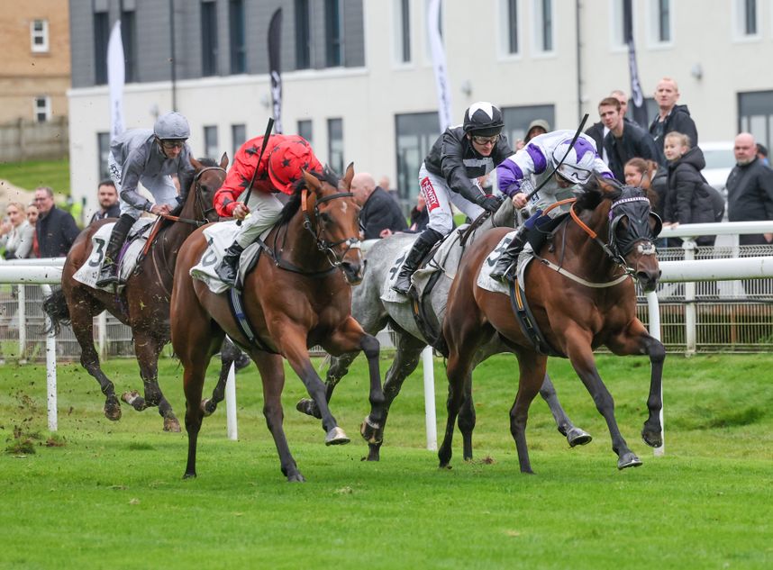 Andrew Mullen bounces back in style with a treble after 52-ride wait ...