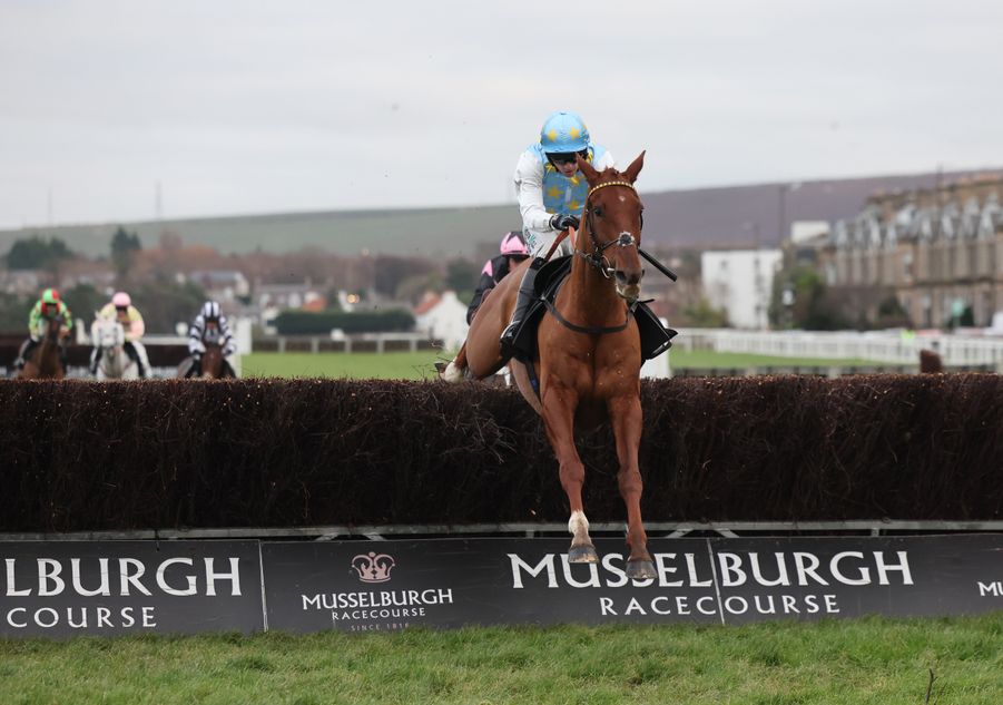 Owner 'absolutely furious' as Musselburgh defends last-minute decision ...