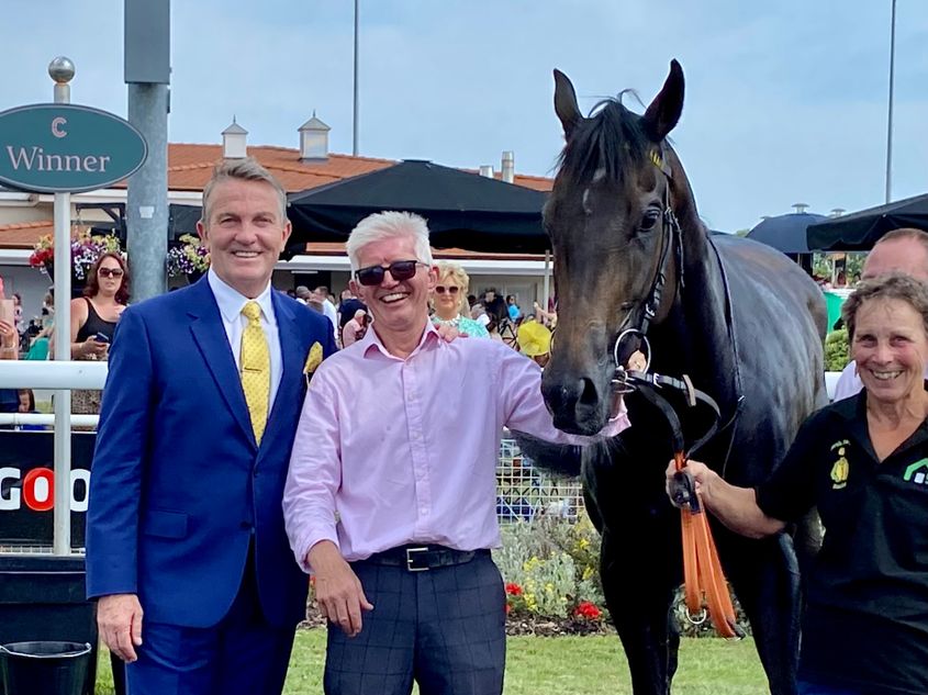 Beckett's Starlust upstages Bananarama on ladies' day in Essex | Racing ...