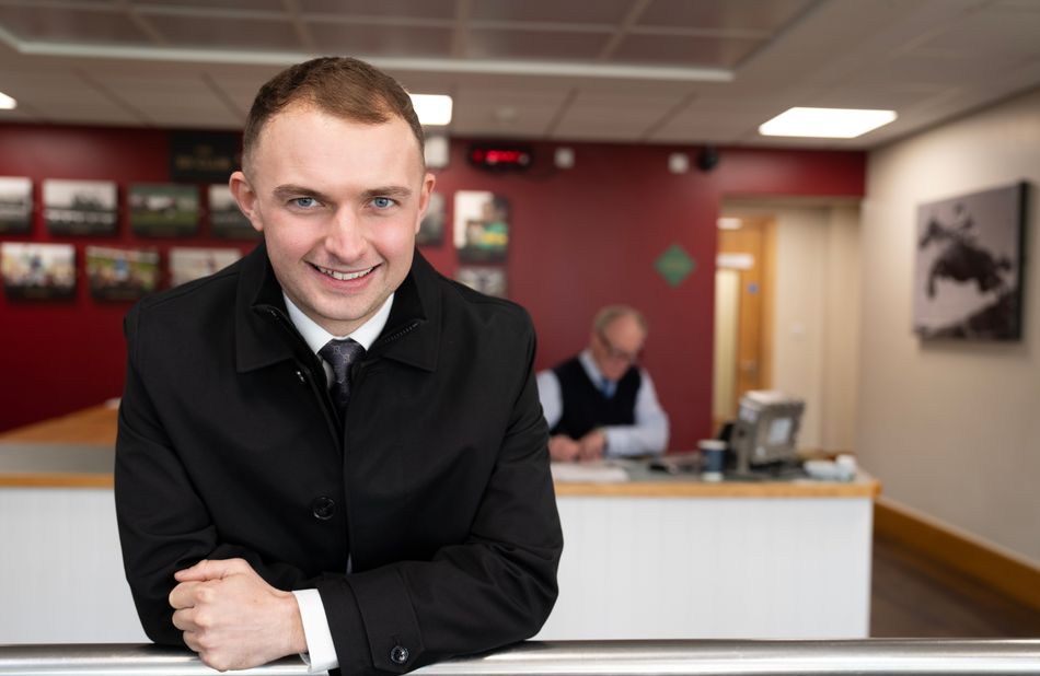 Sean Bowen returns with four-winner advantage over Harry Cobden as Olly ...