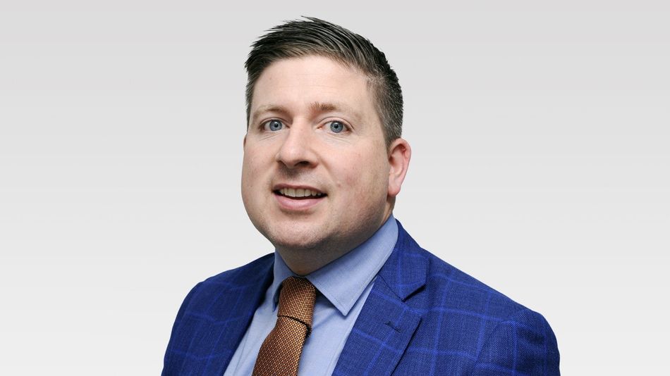 The music stops as State Man strolls home in the mother and father of ...