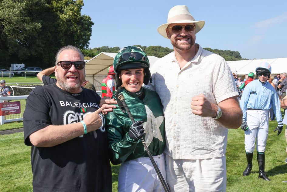 'Sunshine and alcohol' bring Tyson Fury to Cartmel - but Big Gypsy King ...