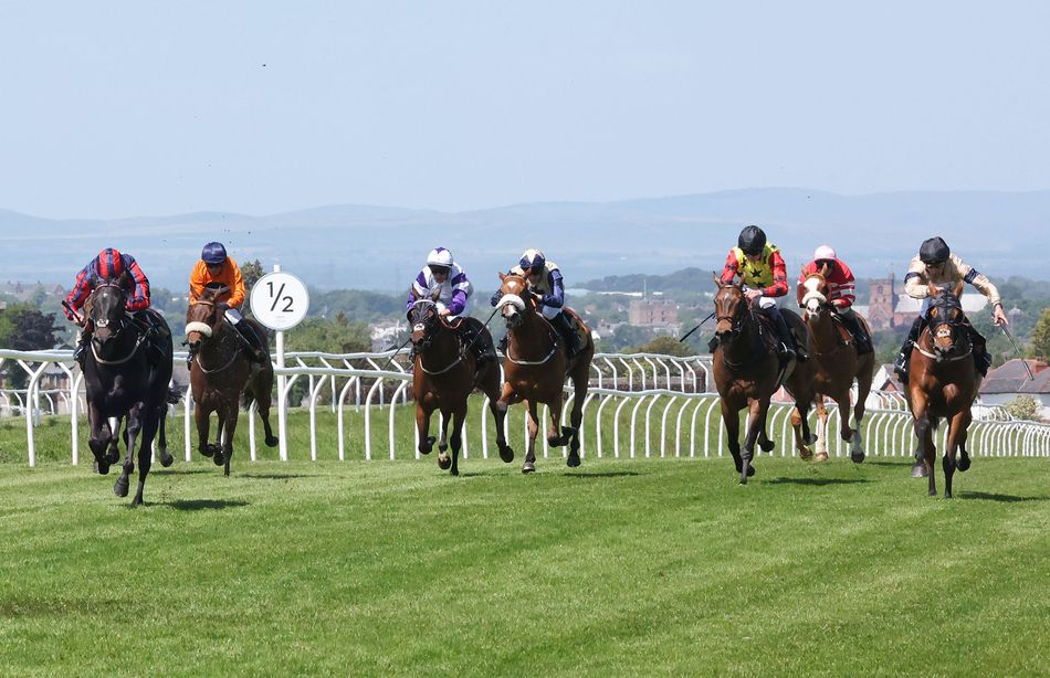 Smart move as Harrison Shaw steps in for spare ride after traffic woes ...