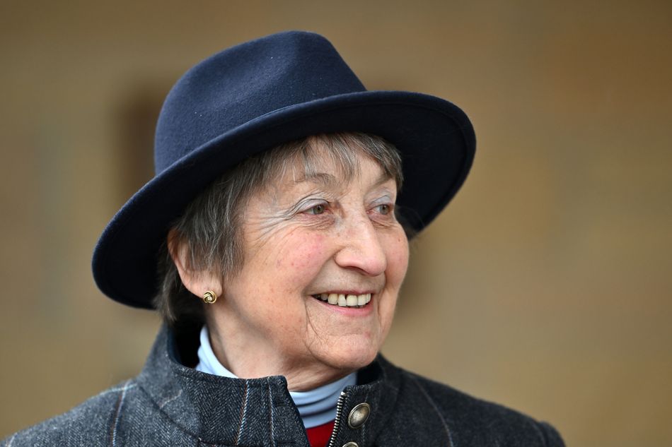 Cotswold Cottage gives Henrietta Knight her first winner since ...