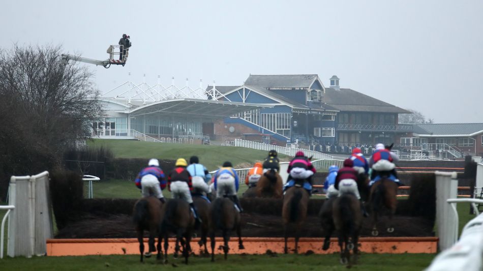 Warwick forced to abandon chase races on sell-out New Year's Eve card ...