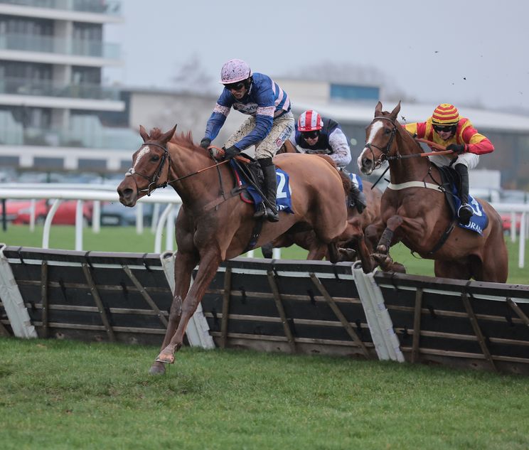 Captain Teague holds on to provide Paul Nicholls with record-extending ...