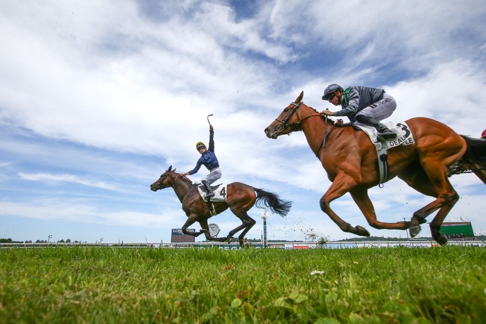 Mqse De Sevigne makes it four Group 1 win with impressive defence of ...